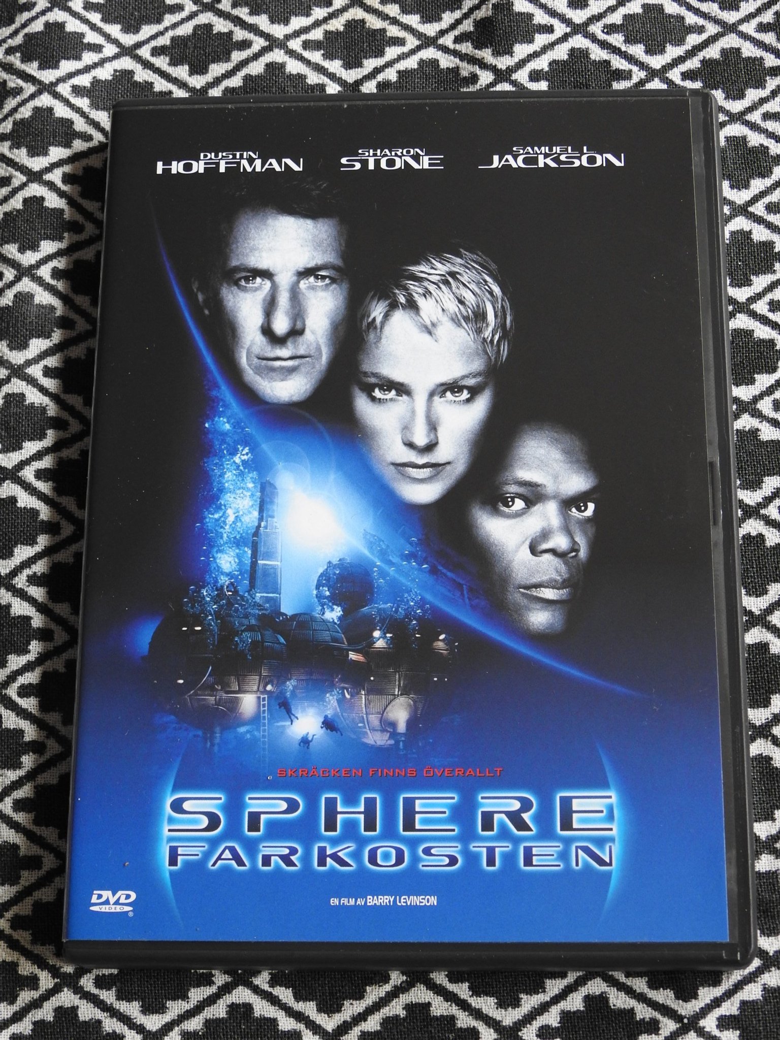 Sphere - Farkosten (DVD) Dustin Hoffman, Sharon.. | Köp på Tradera ...