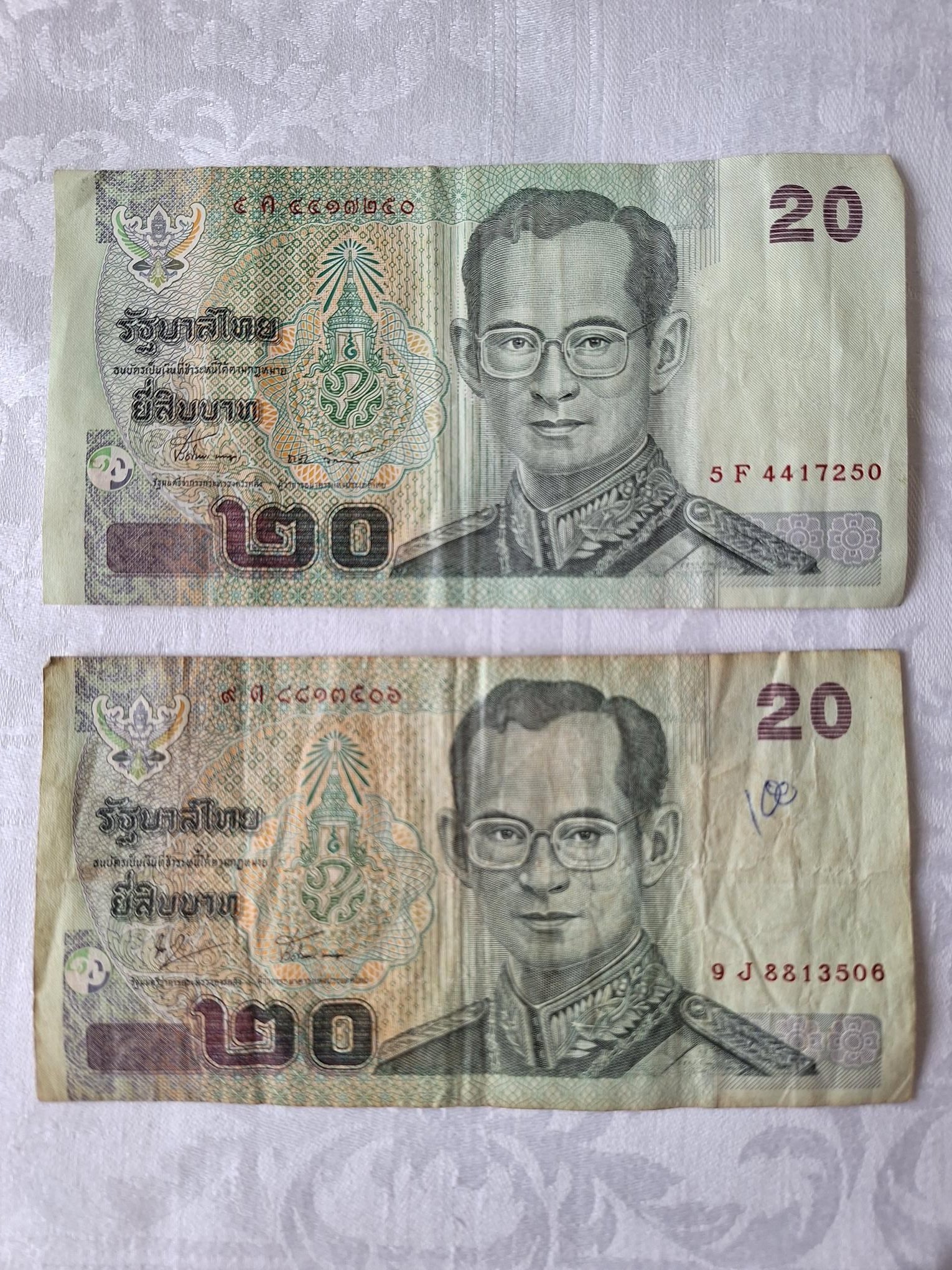 Se produkter som liknar Två Thailändska Sedlar 20 baht. på Tradera (690979506)