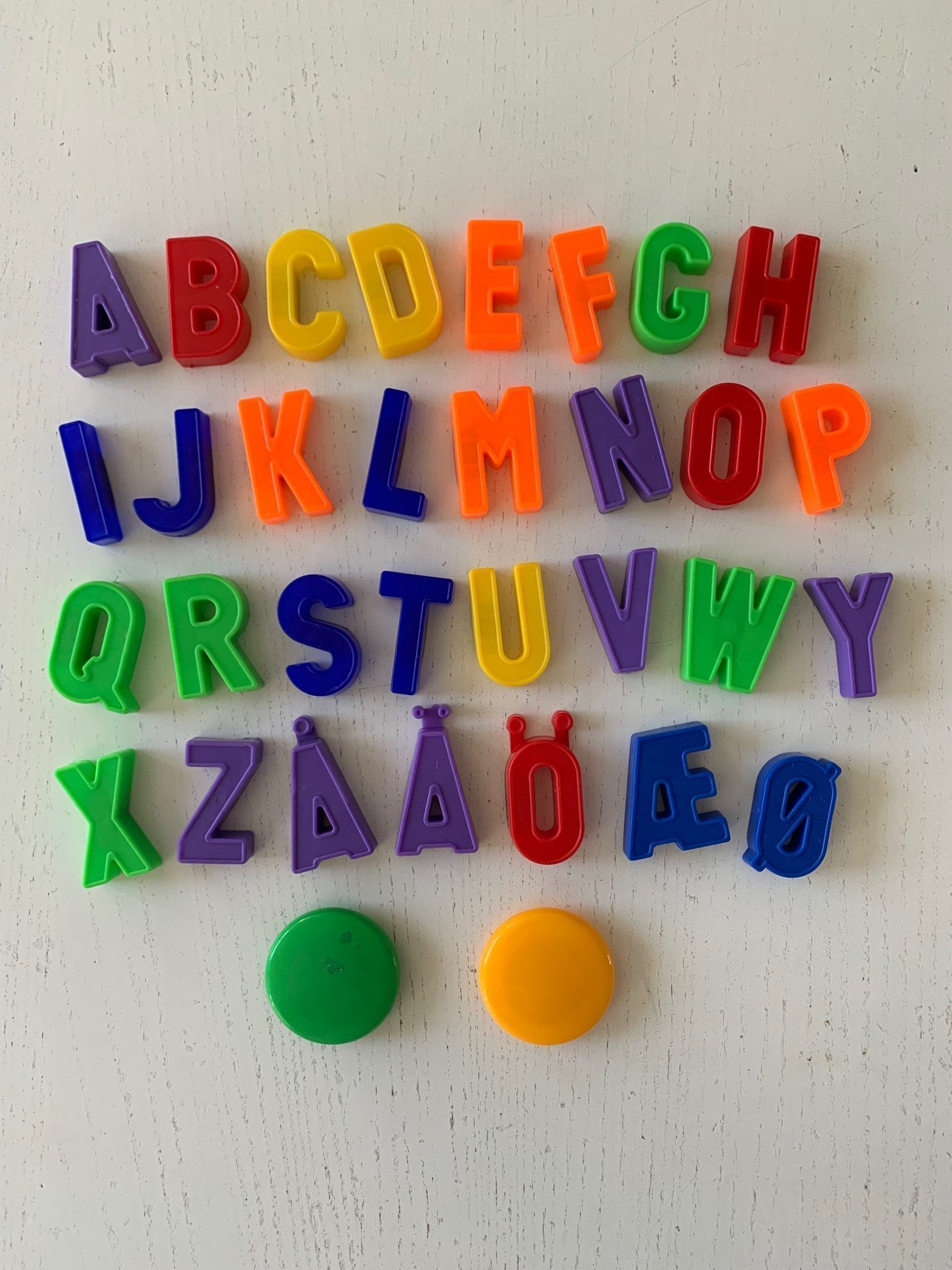 Se produkter som liknar Magnetiska bokstäver - Alfabe.. på Tradera ...