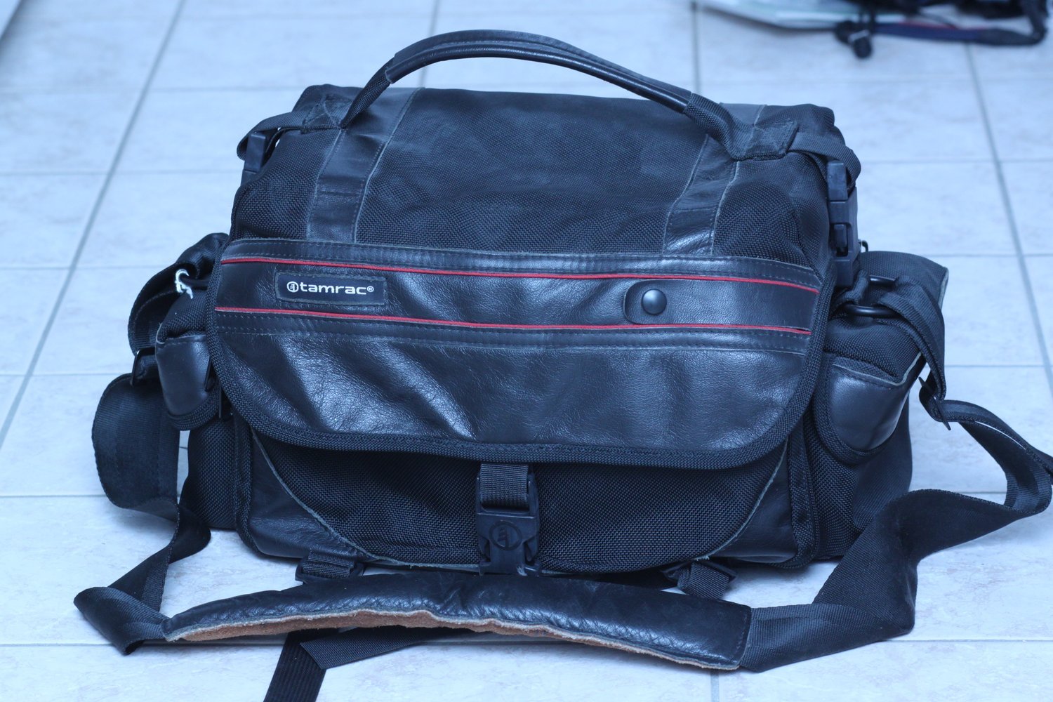 Tamrac Model 8006 Väska axelvä.. | Köp från Photo_Mania på Tradera ...
