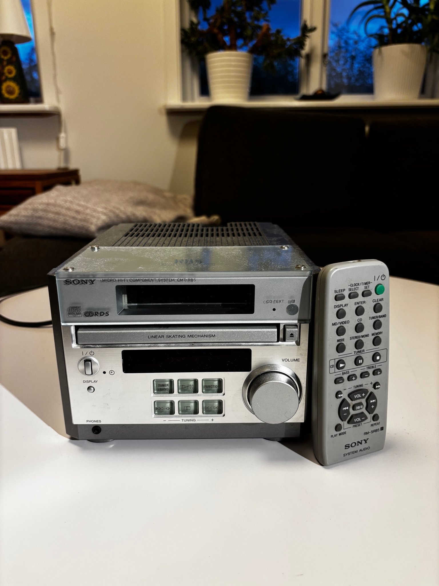 Se produkter som liknar Sony CMT-RB5 stereo CD-spelar.. på Tradera ...