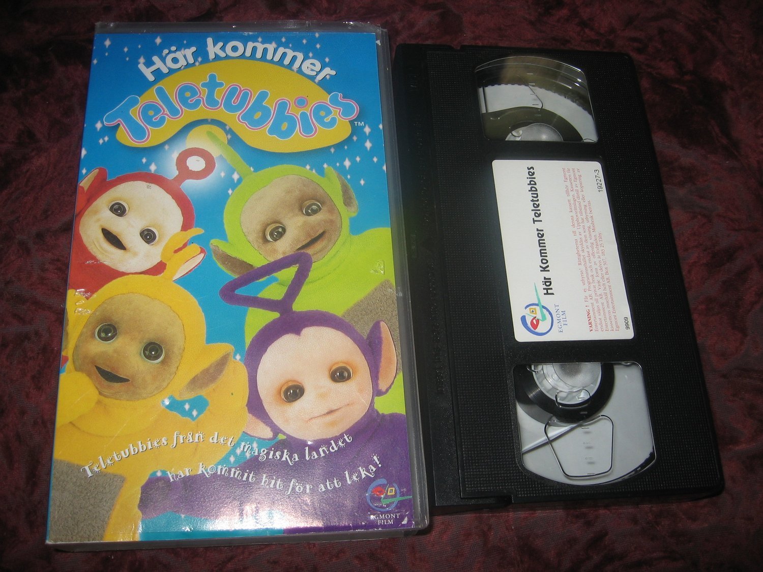 HÄR KOMMER TELETUBBIES (SVENSKT TAL) VHS | Köp på Tradera (671749039)