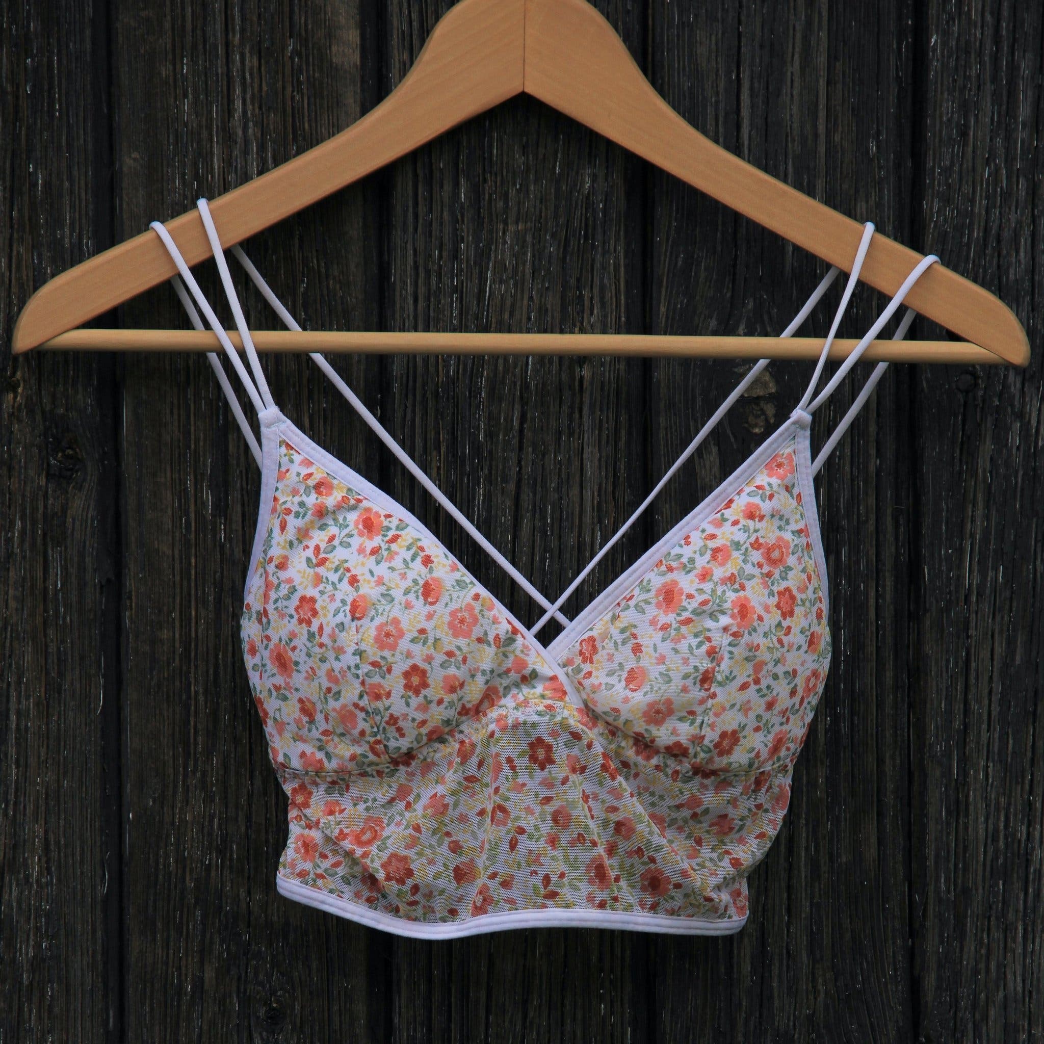Se produkter som liknar Vit blommig bralette, mönstra.. på Tradera ...