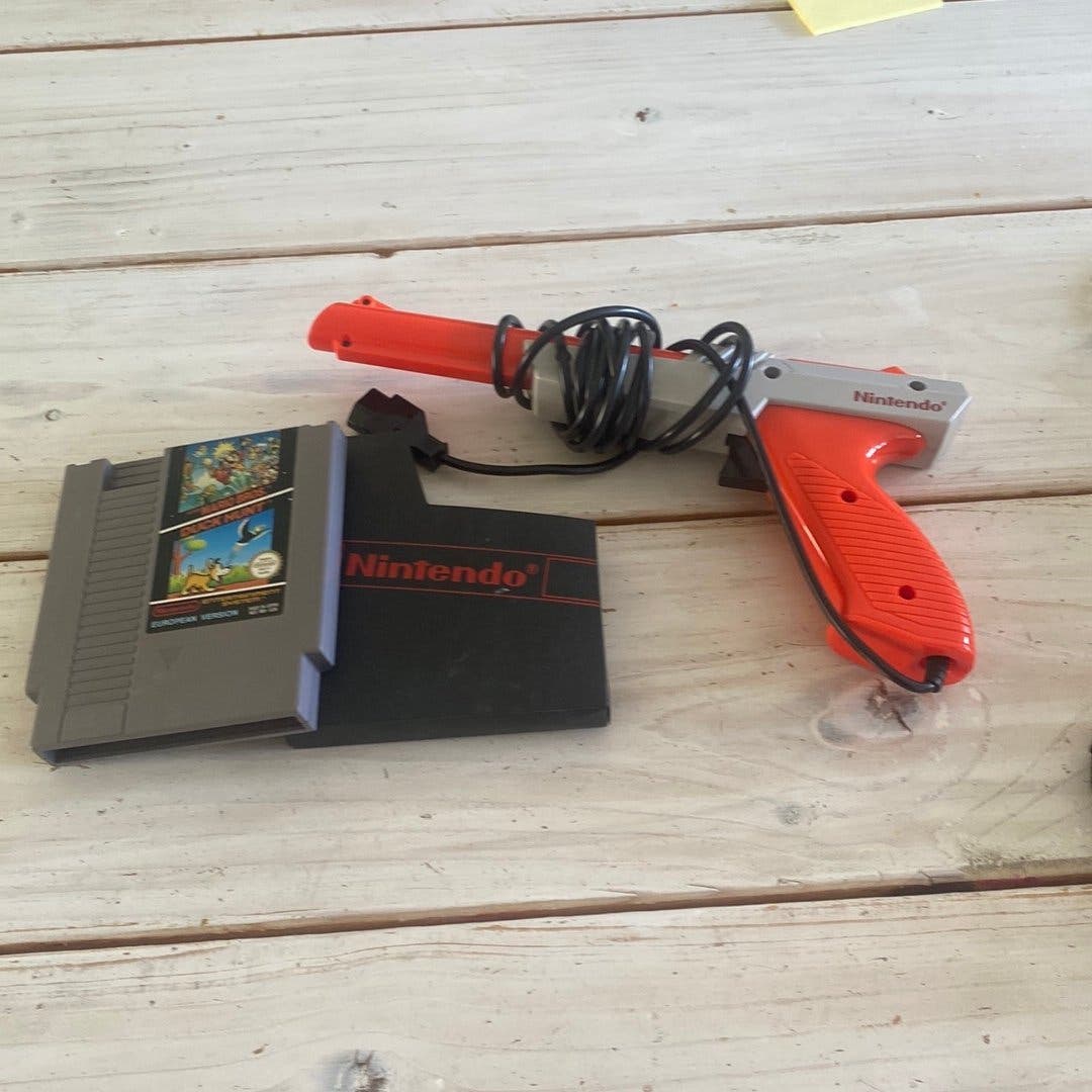 Se produkter som liknar Nintendo NES Zapper och spel på Tradera (691282180)