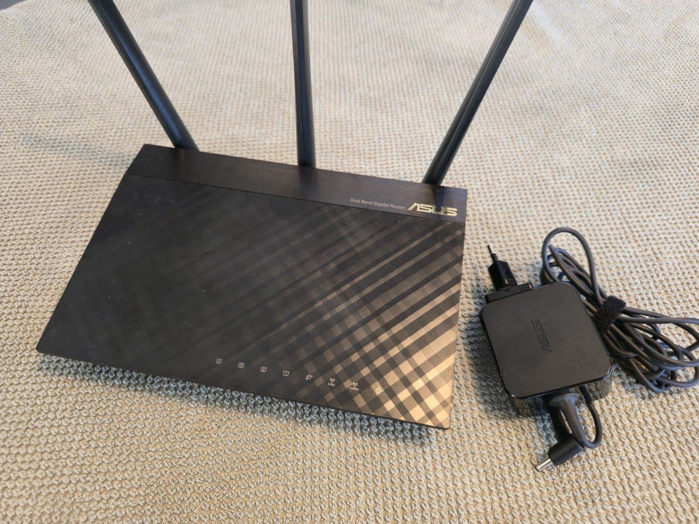 ASUS RT-AC66U B1 Trådlös Router | Köp på Tradera (682521339)