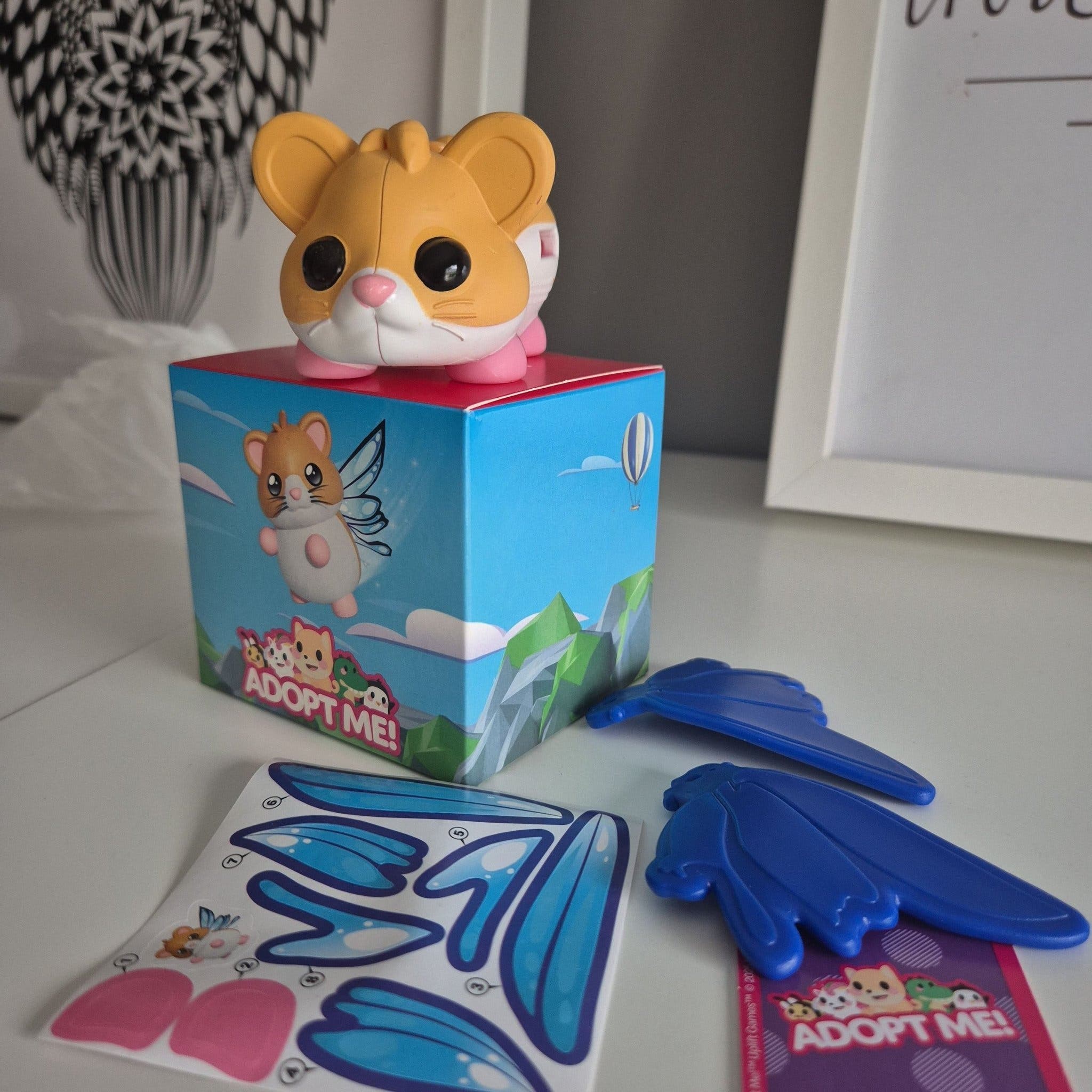 Adopt Me! Flygande Hamster Figur från McDonald's | Köp på Tradera ...