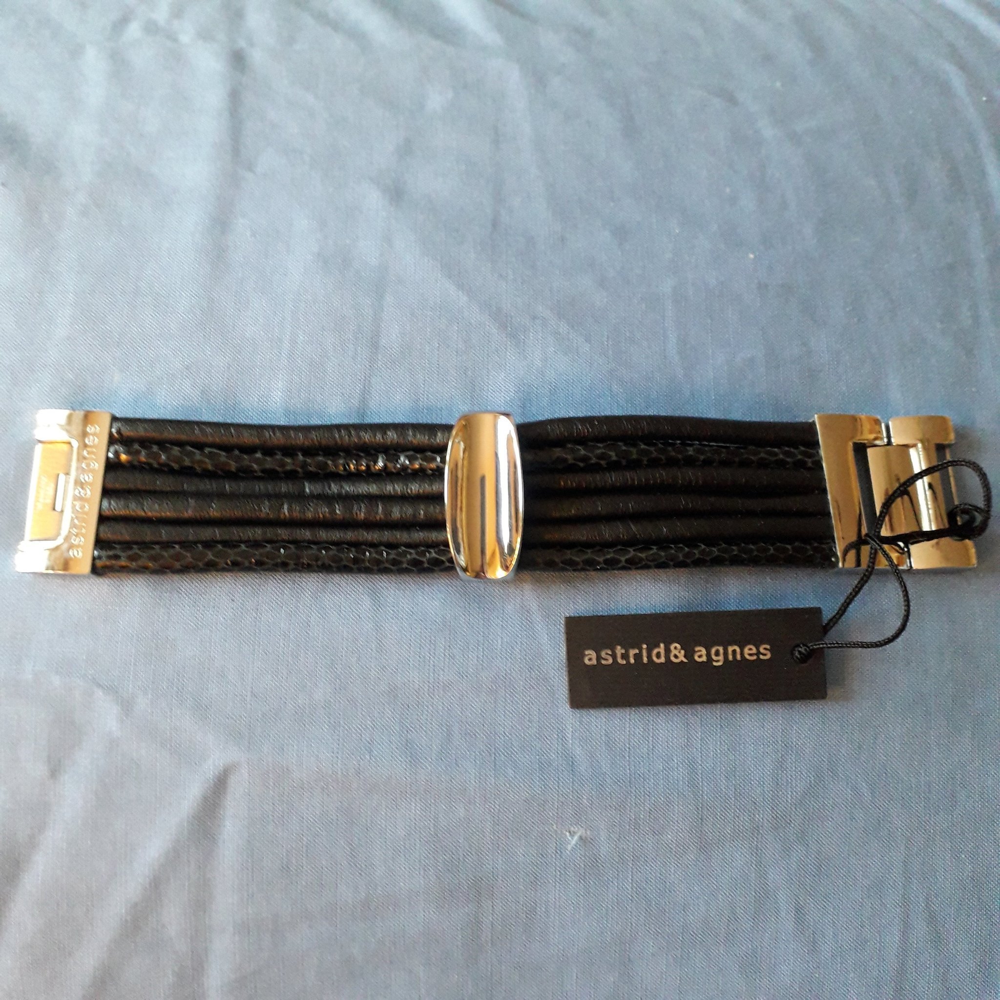 Astrid & Agnes nytt armband i läder o stål | Köp på Tradera (709744617)