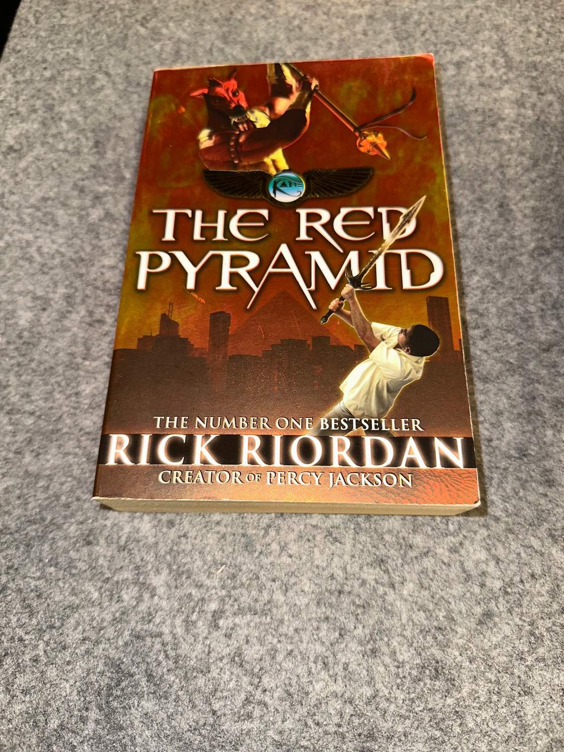 Se produkter som liknar Rick Riordan - The red Pyramid på Tradera ...