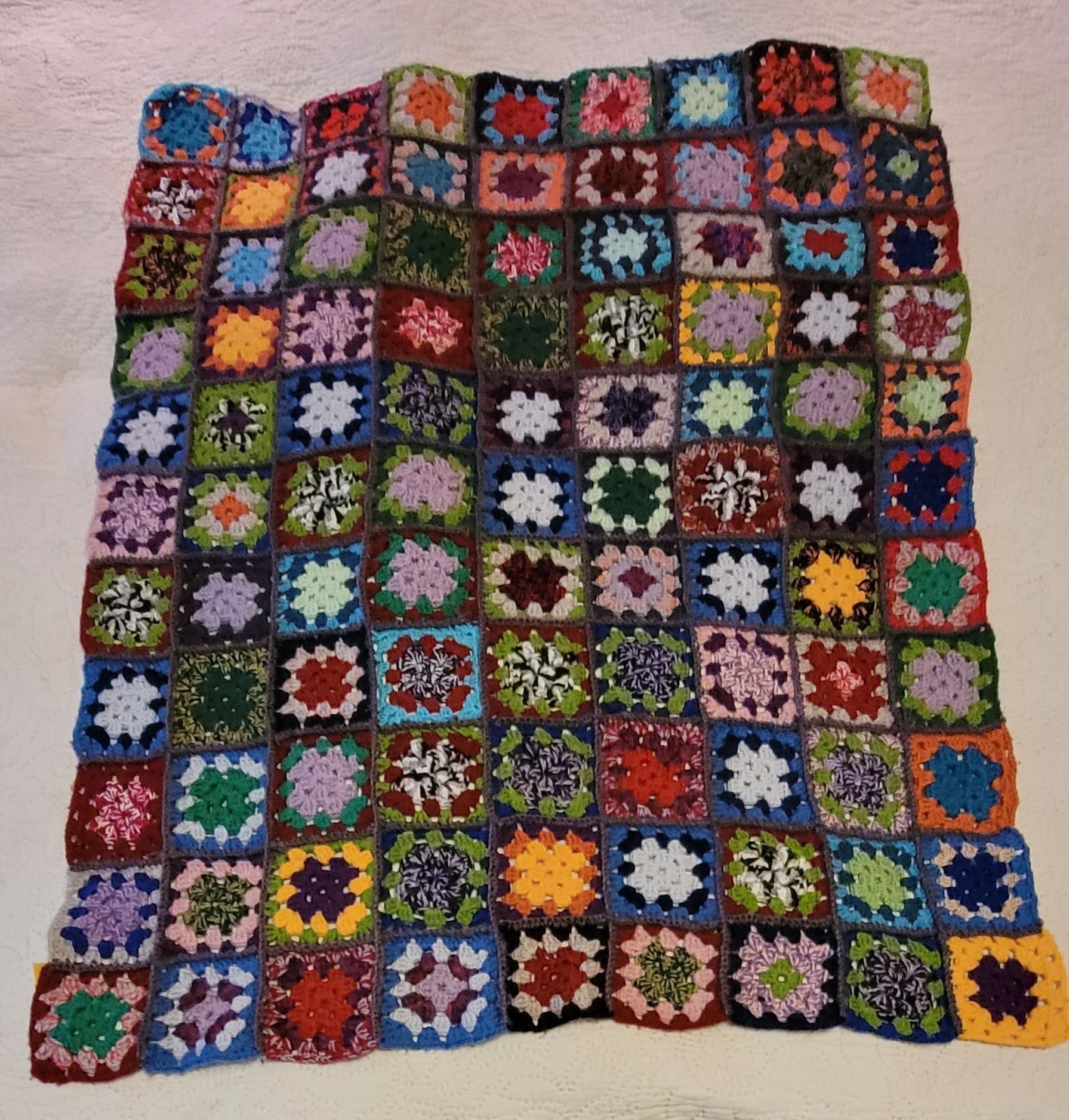 Se produkter som liknar Filt, Mormorsrutor, Färgglad... på Tradera ...