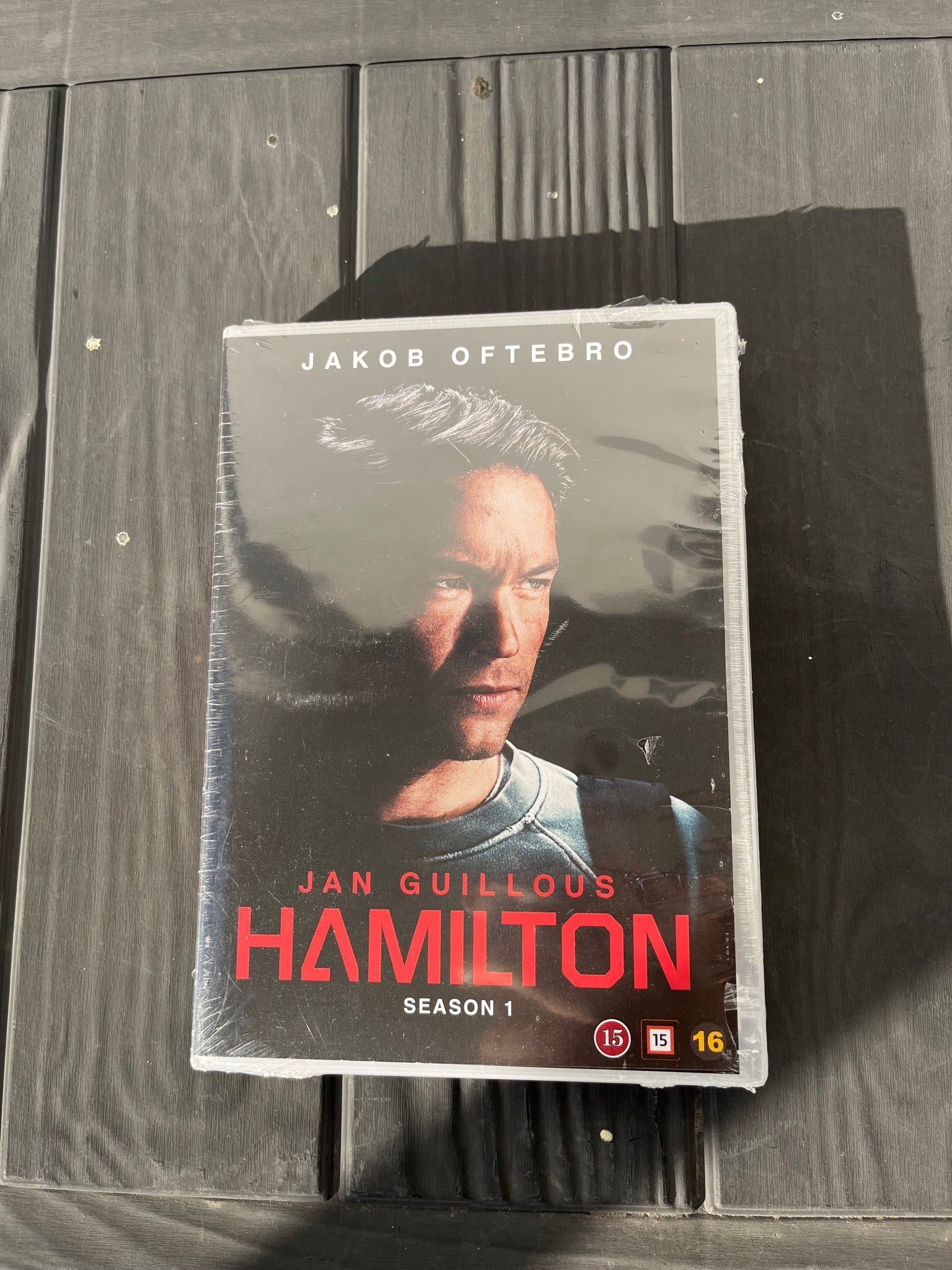 Se produkter som liknar Hamilton Säsong 1 DVD på Tradera (697763503)