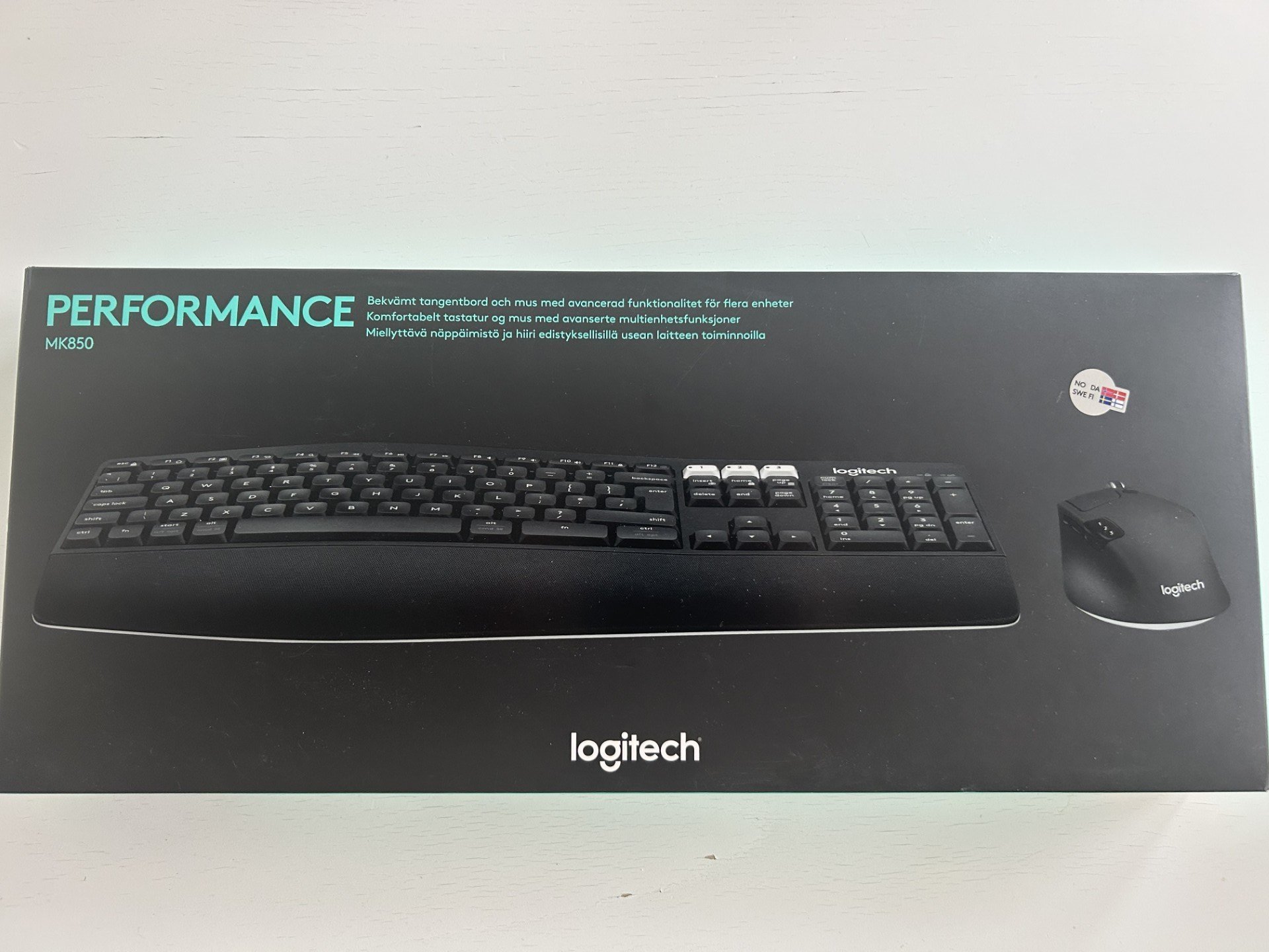 Se produkter som liknar Logitech Performance Combo MK.. på Tradera ...