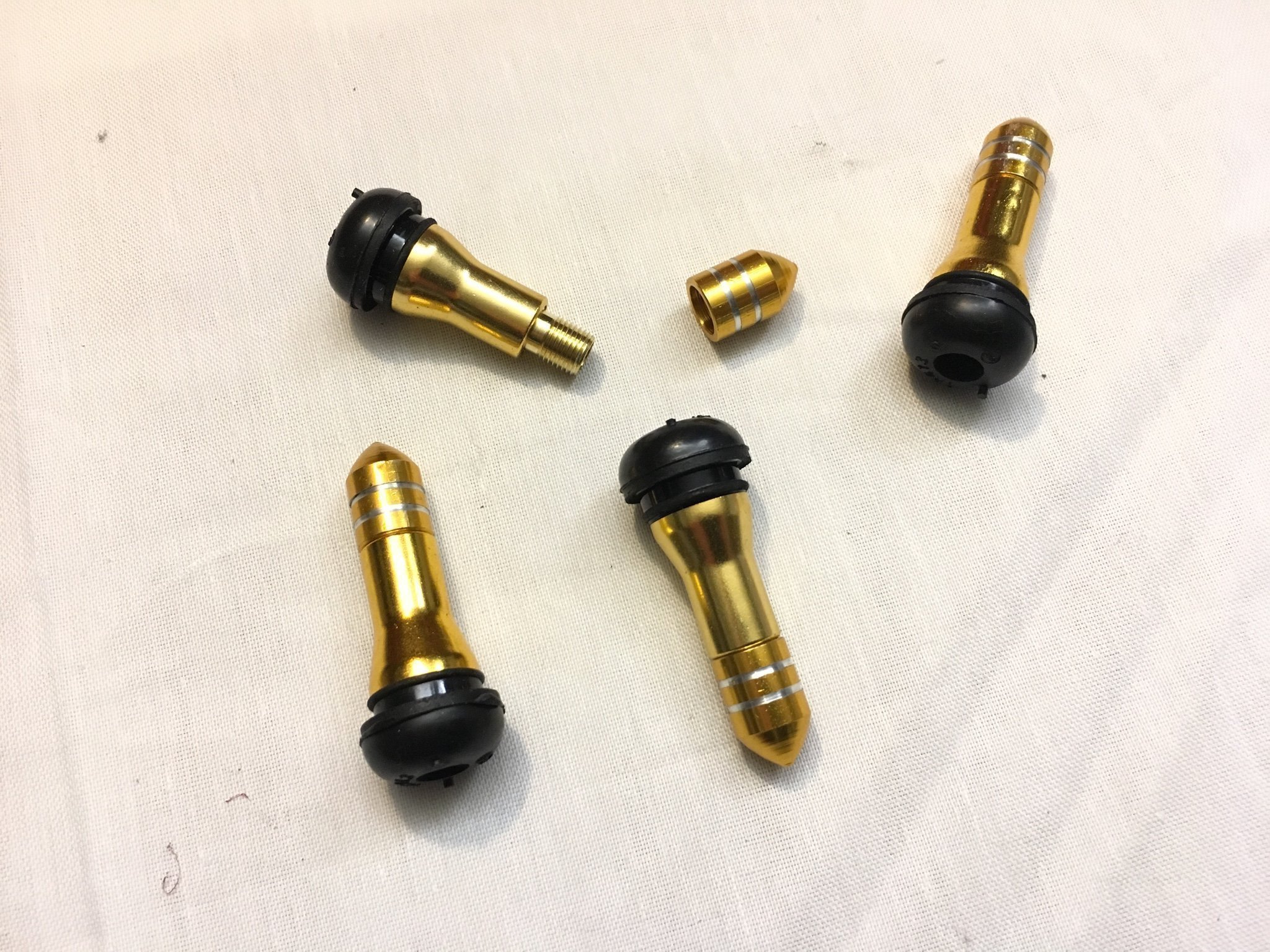 Ventil med ventilhatt TR413 - GULD (406849547) ᐈ Köp på Tradera