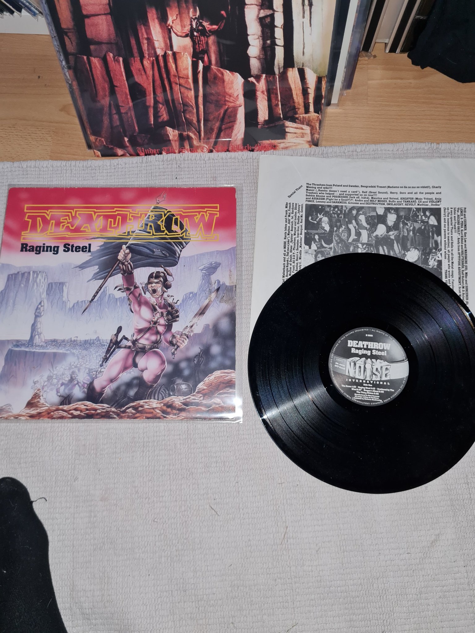 Se produkter som liknar Deathrow - Raging Steel - LP på Tradera (696865836)