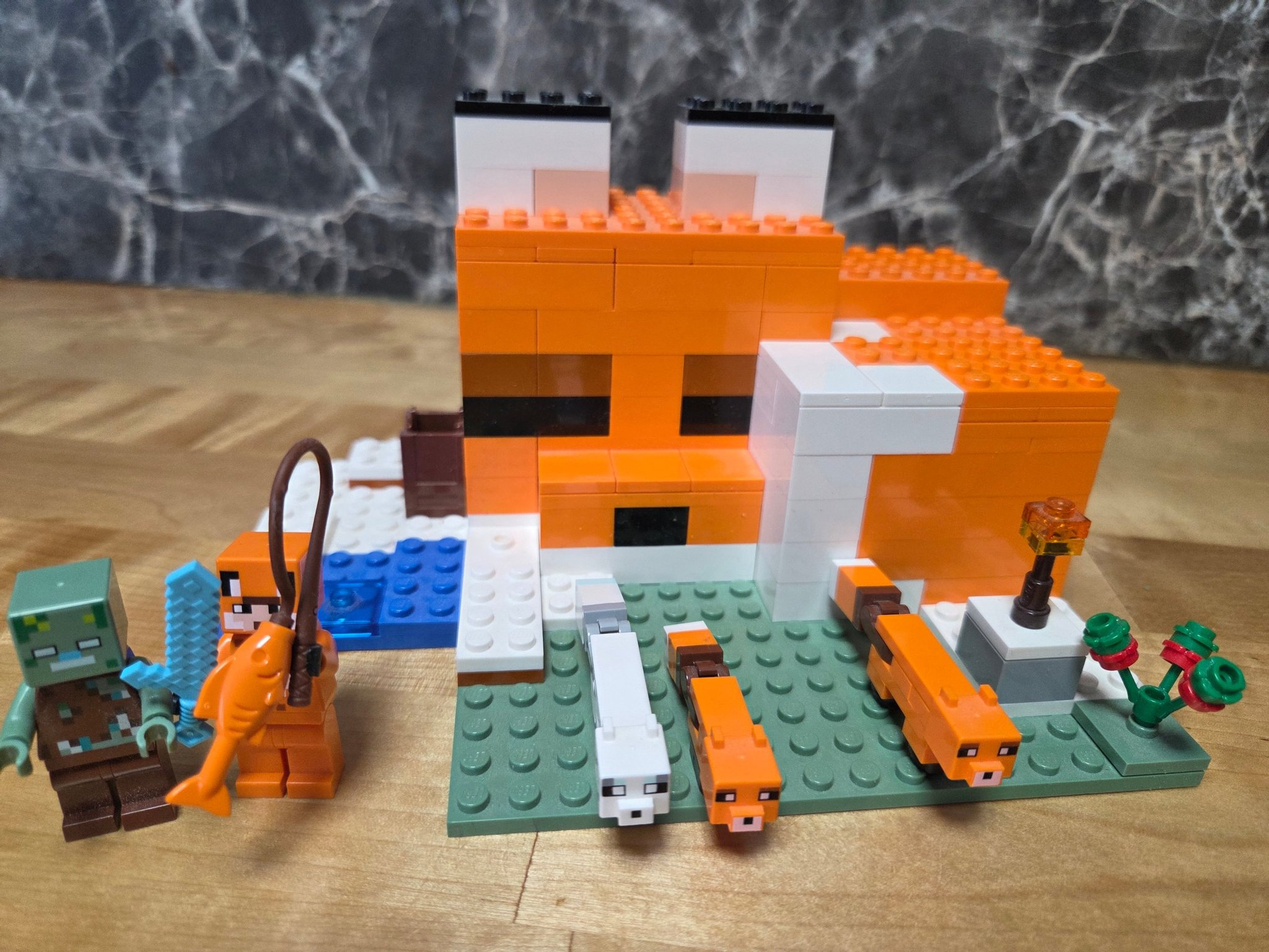Se produkter som liknar LEGO Minecraft Fox Lodge på Tradera (696132675)