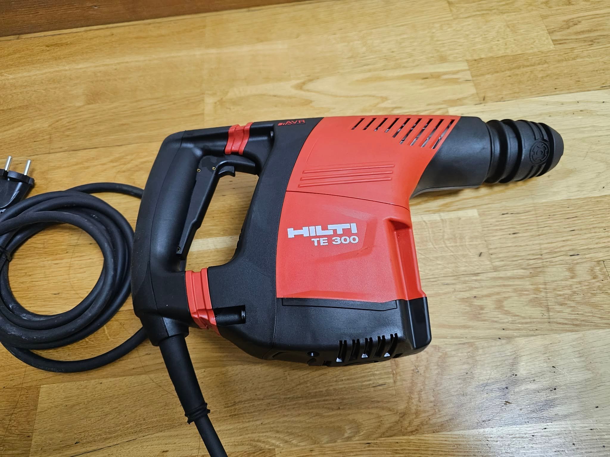 Se produkter som liknar Hilti TE 300.borrhammare på Tradera (713517604)