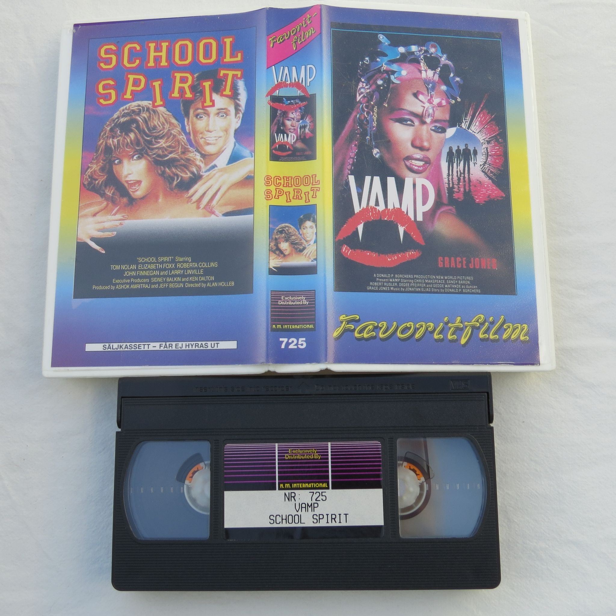 Vamp (1986) + School Spirit (1985) - VHS | Köp på Tradera (686409953)