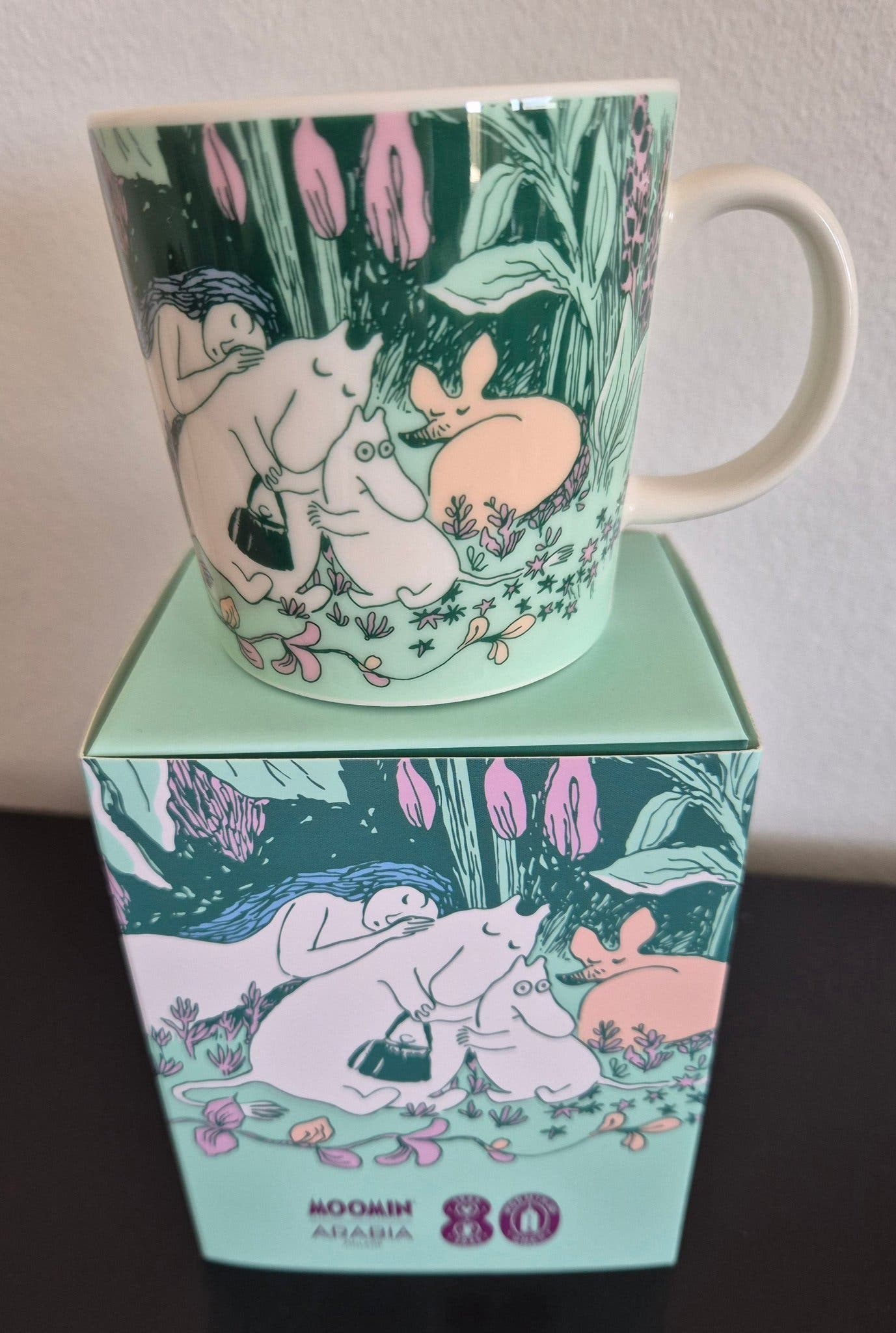 Moomin Arabia 80år jubileum 2025 mumindagsmugg | Köp på Tradera (687274588)