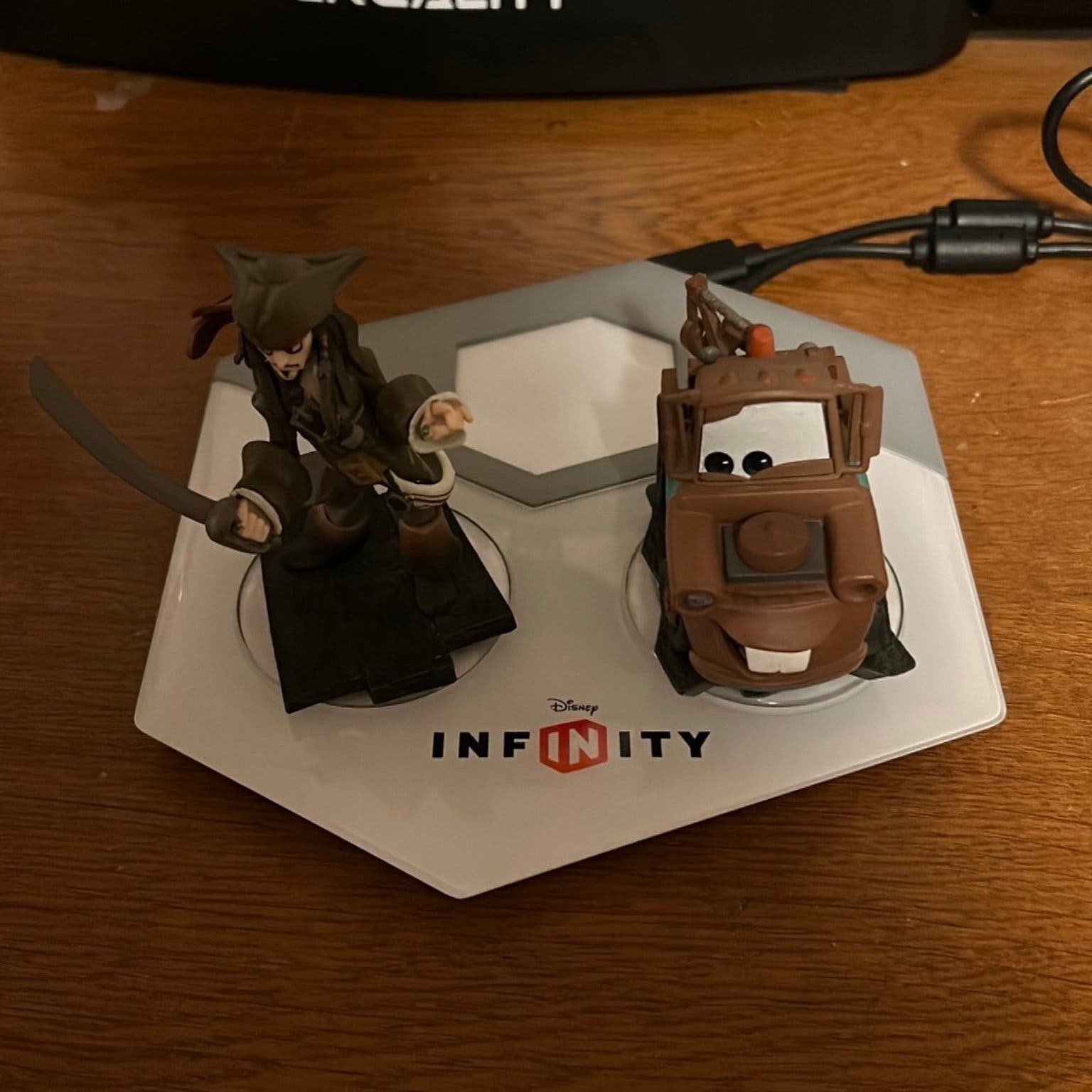 Disney Infinity Figuriner - Jack Sparrow & Mater | Köp på Tradera ...