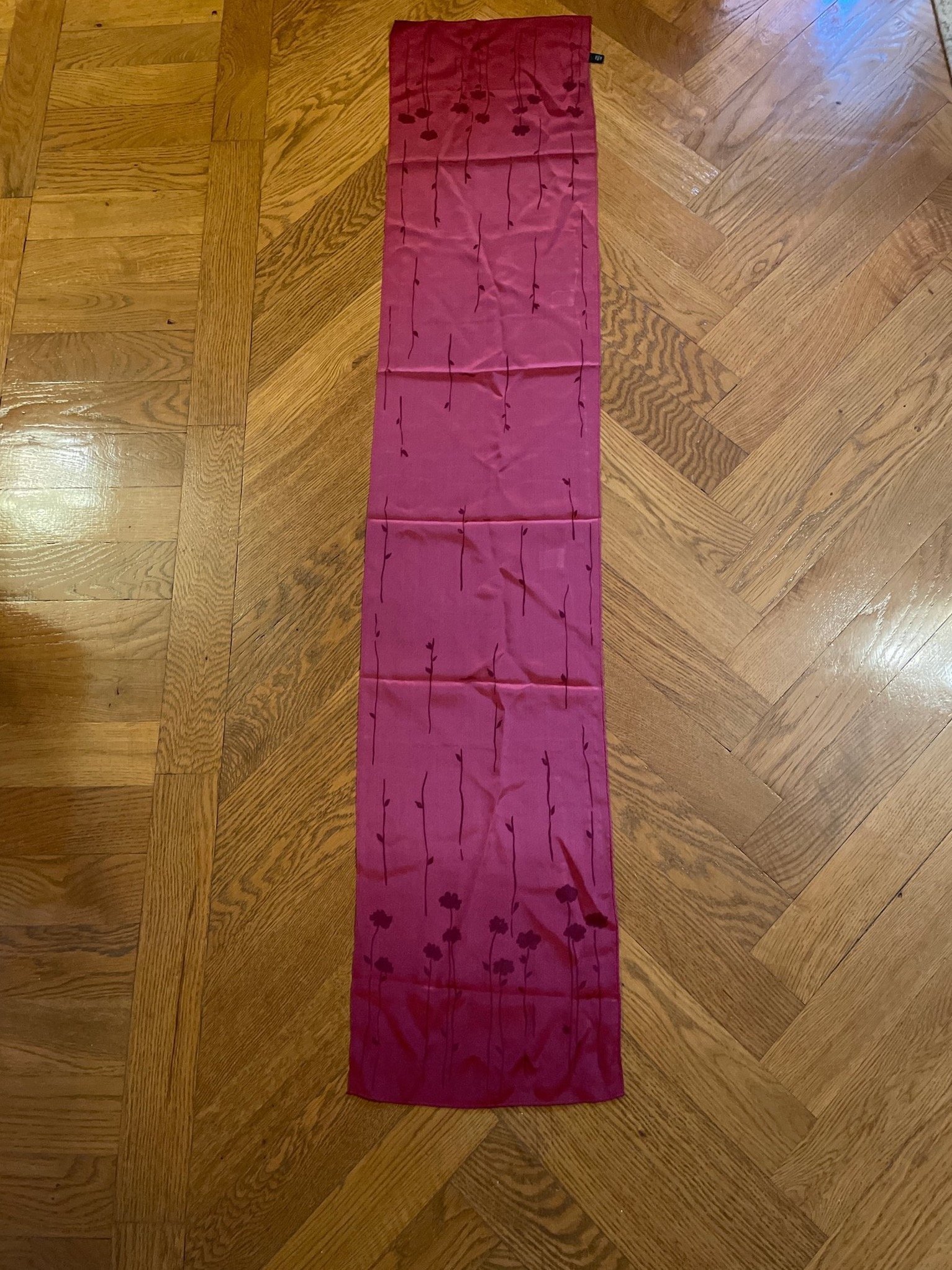 Mycket Snygg Röd scarf | Köp på Tradera (734428760)
