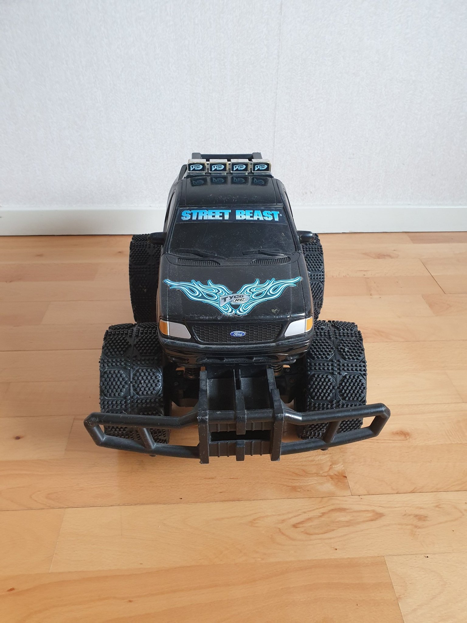 Tyco RC Street Beast Ford F-150 | Köp på Tradera (632809818)