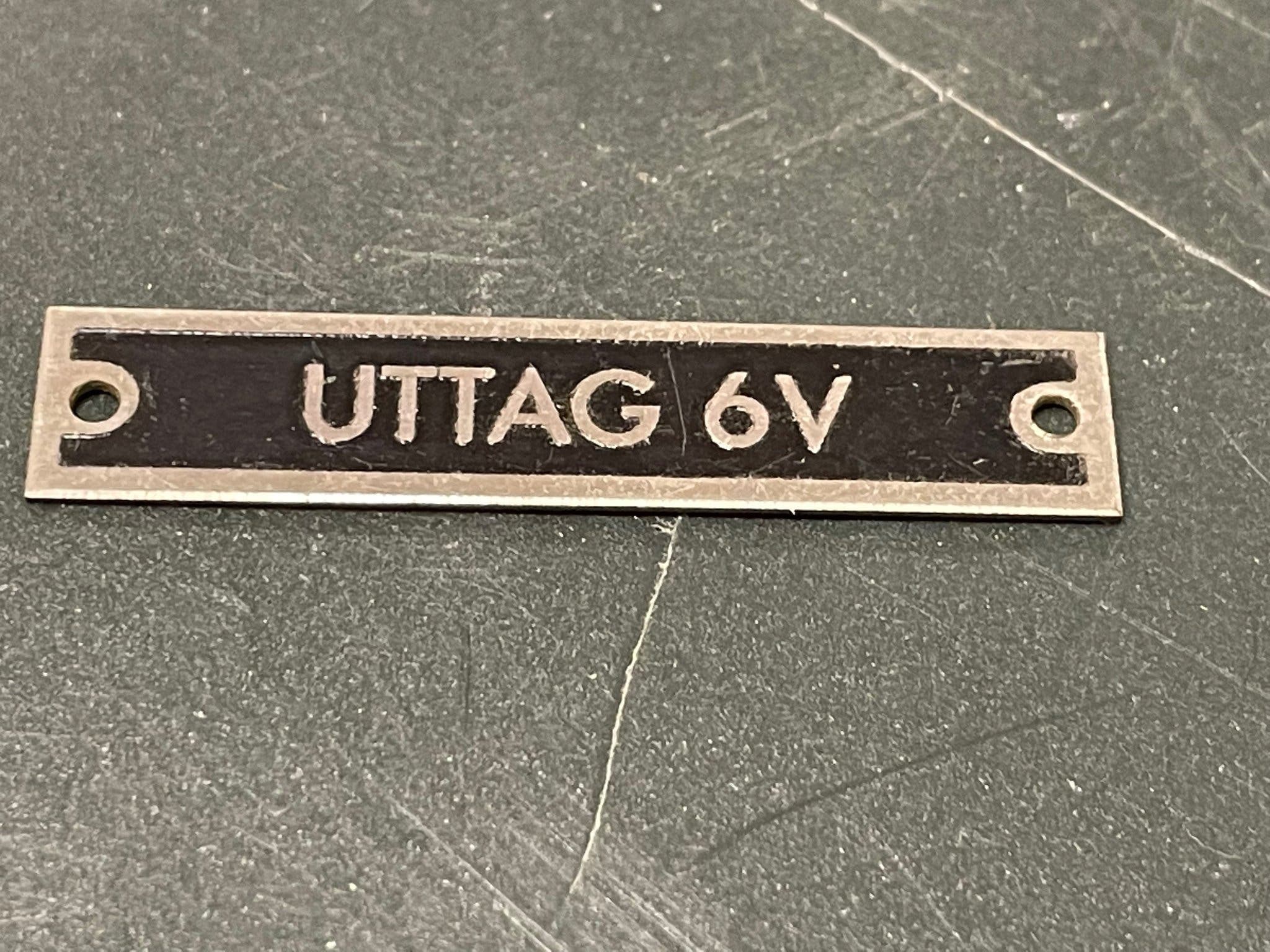 Se produkter som liknar NOS Skylt UTTAG 6V Volvo terr.. på Tradera ...
