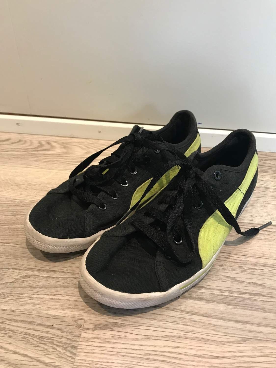 Se produkter som liknar Puma sko Svart och grön gympa.. på Tradera ...