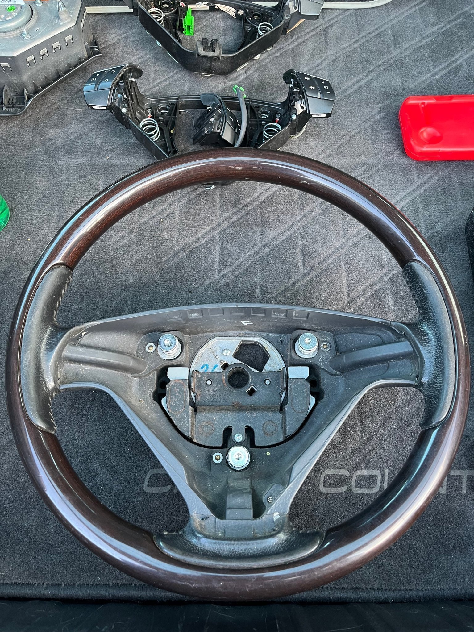 Se produkter som liknar Volvo P2 träratt S60 V70 XC90.. på Tradera ...