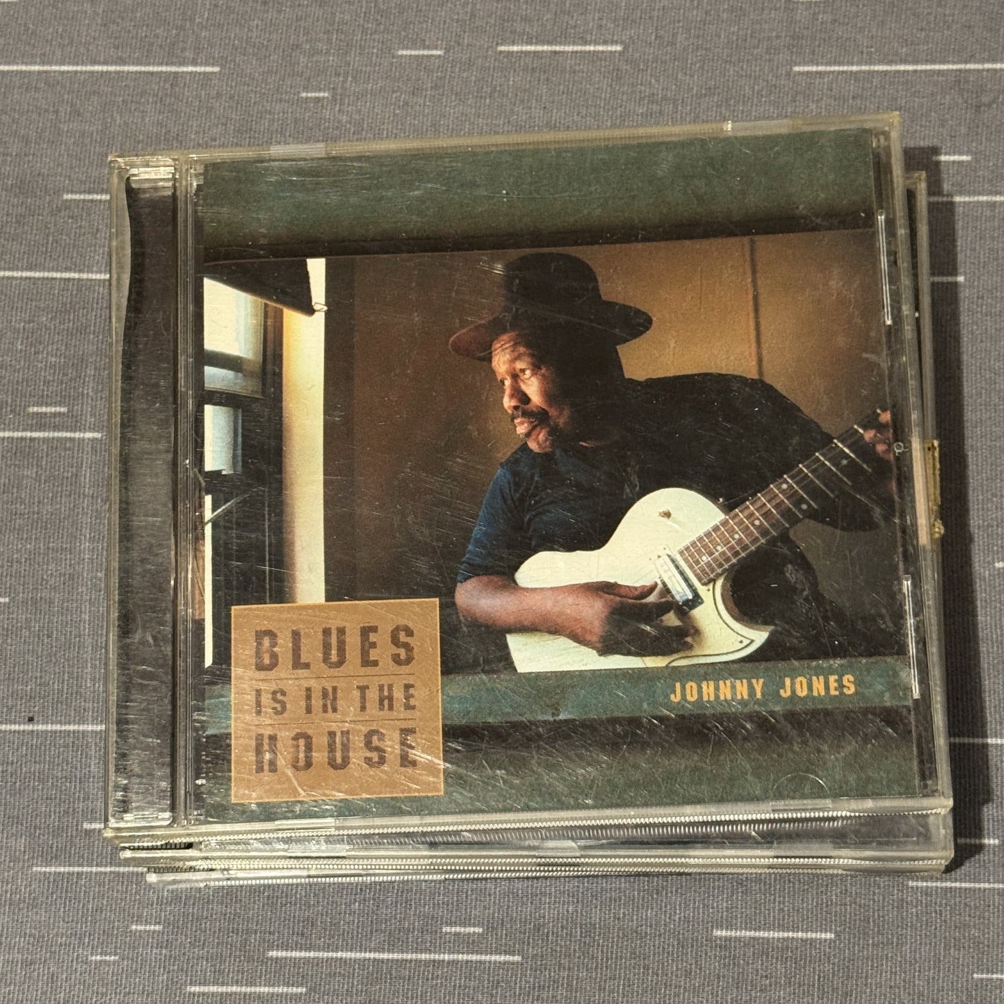 Se produkter som liknar JOHNNY JONES - BLUES IN THE H.. på Tradera ...