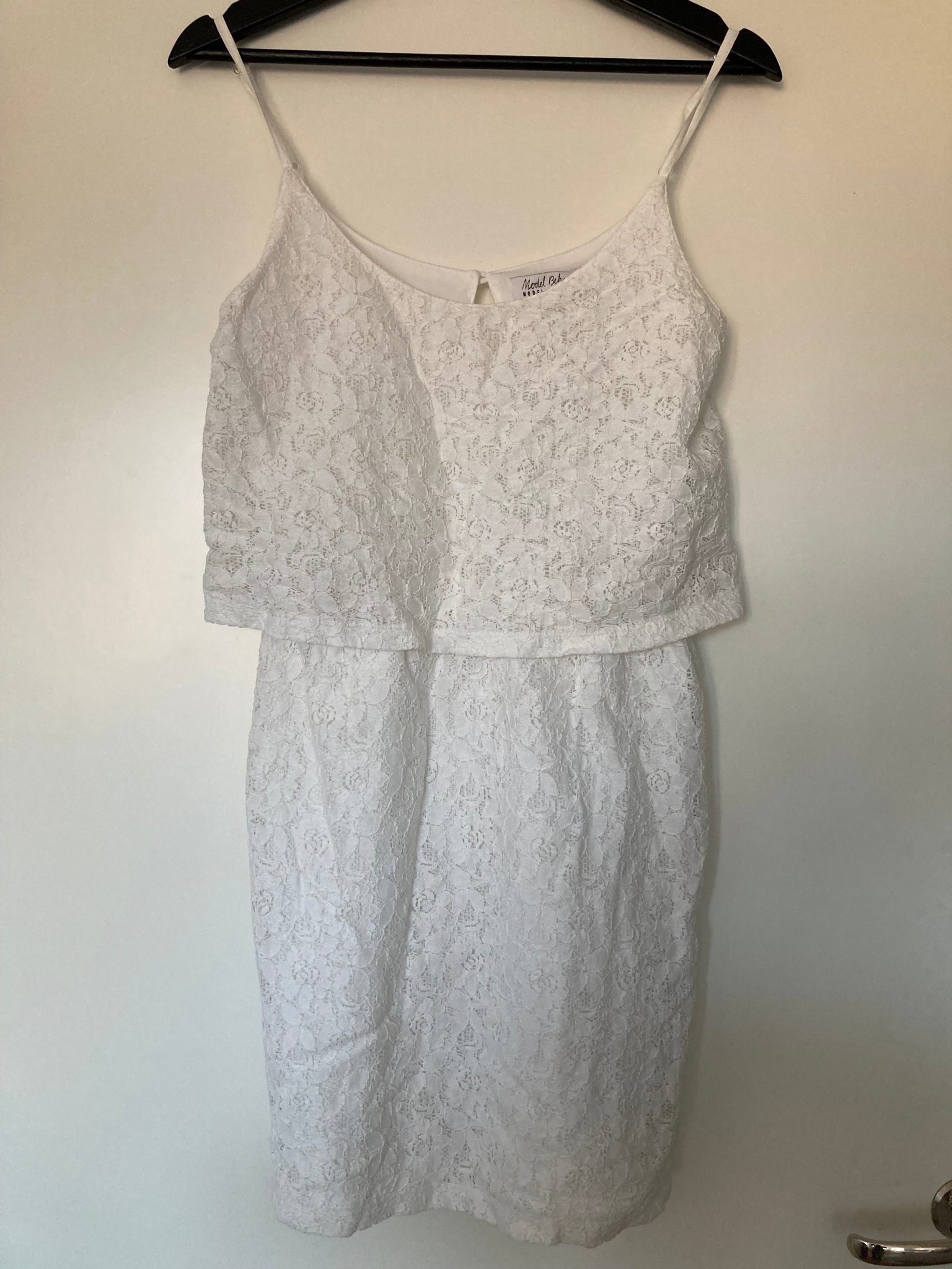 Ny vit klänning reglerbara axelband från Model .. | Köp på Tradera ...