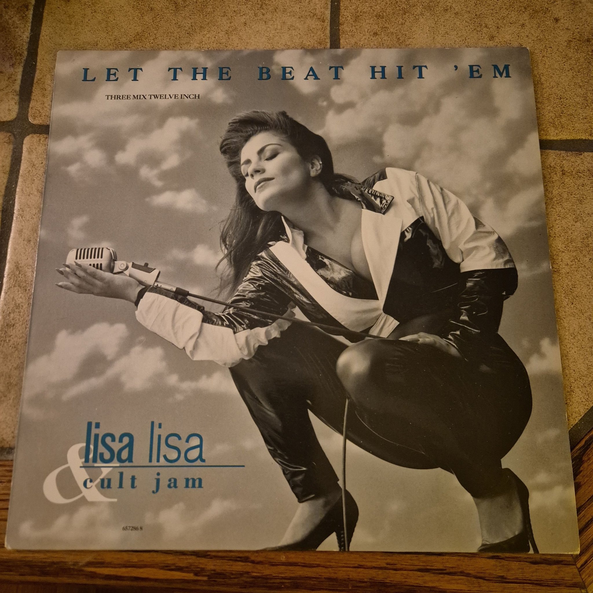 Lisa Lisa & Cult Jam - Let The Beat Hit 'Em - 12" | Köp på Tradera ...