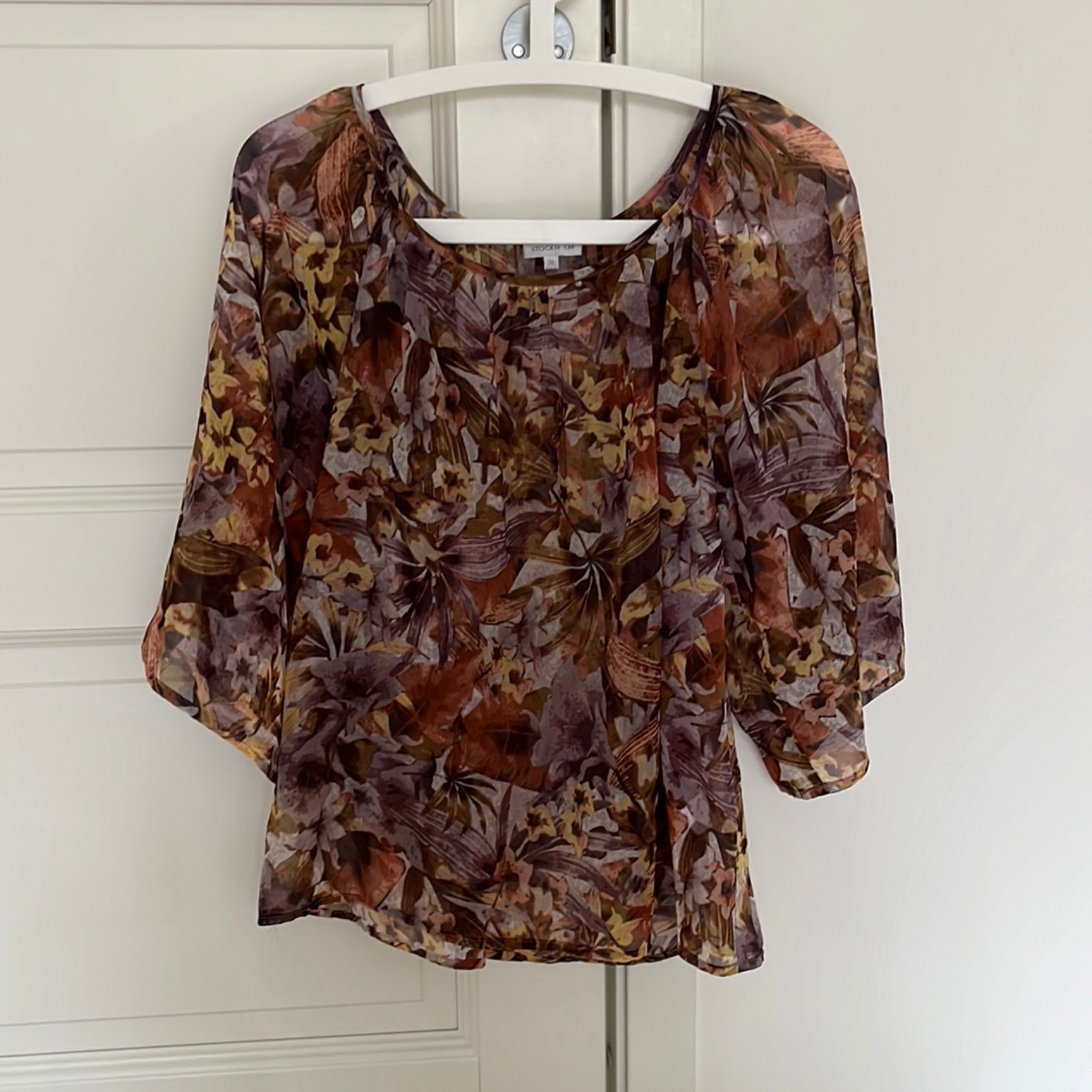 Fin blommig tunn blus i bruna toner | Köp på Tradera (638660729)