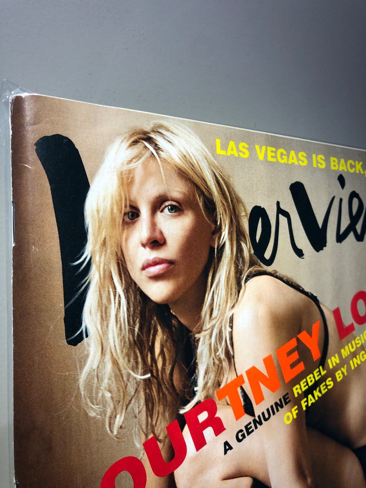 Se produkter som liknar Interview Magazine April 2004.. på Tradera ...