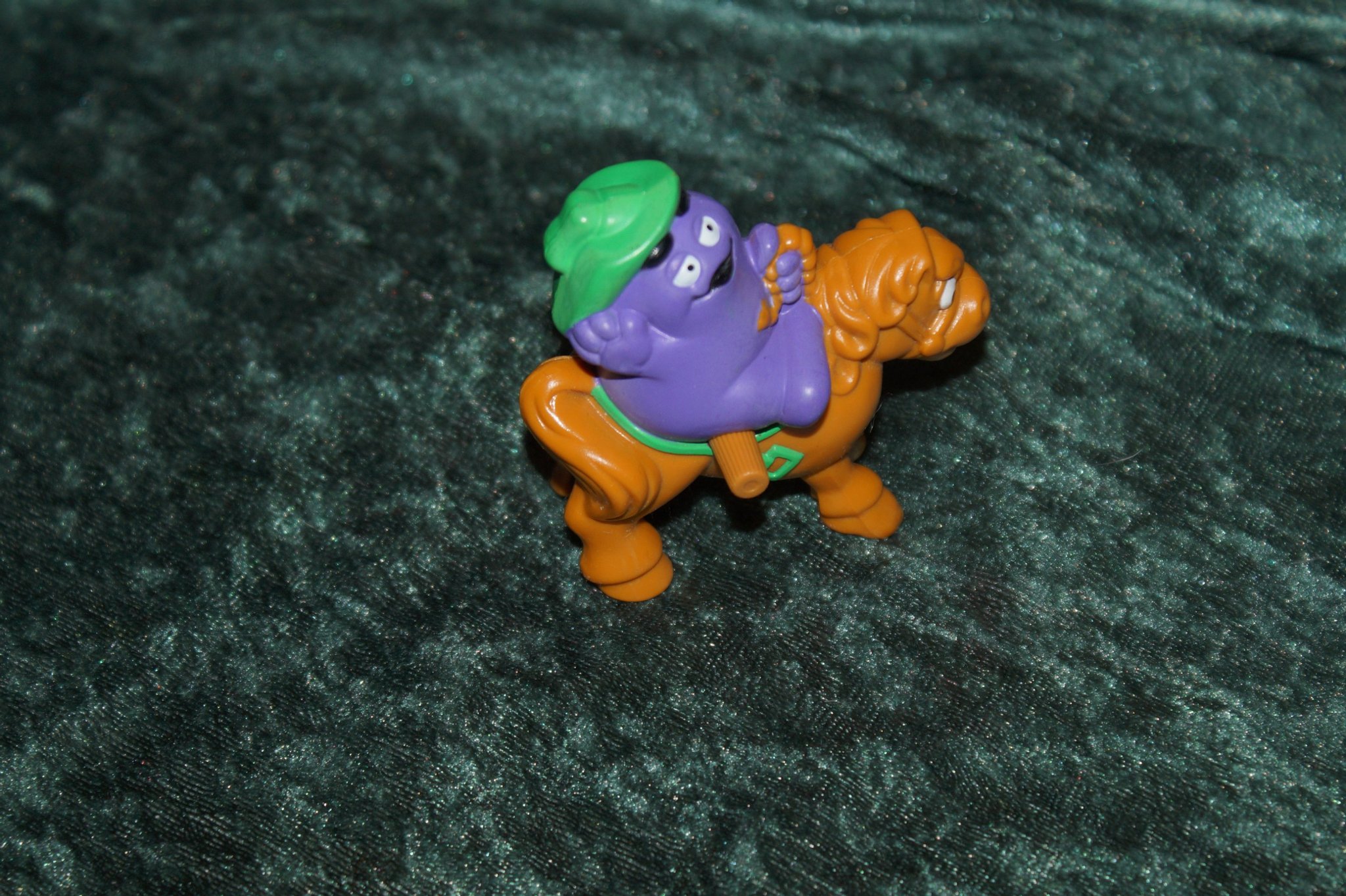 ÄLDRE NOSTALGI RETRO ROLIG GUBBE PÅ HOPPANDE HÄ.. | Köp på Tradera ...