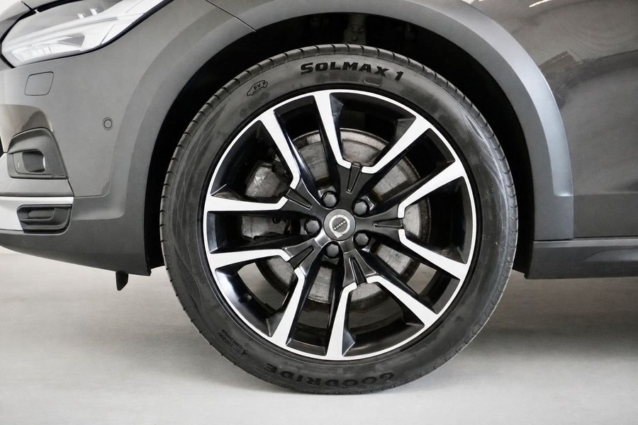 Volvo V90 Cross Country B4 AWD.. | Köp från Vastsvenska på Tradera ...