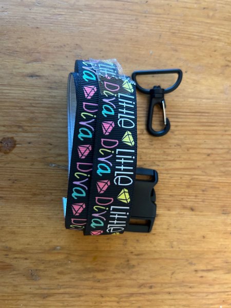 Nyckelband D.I.Y ”little diva, 160 cm | Köp på Tradera (733838040)