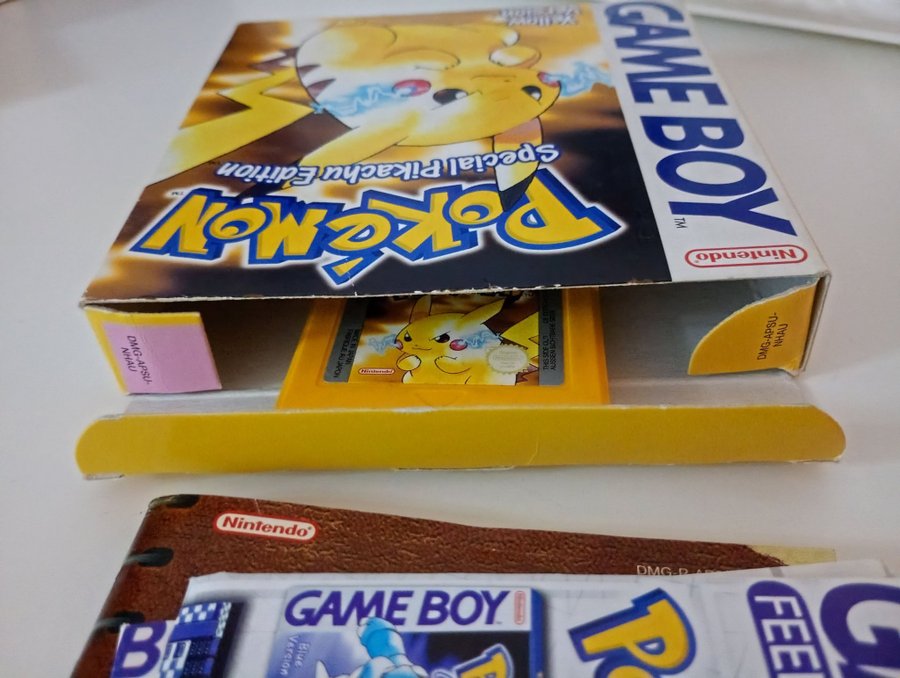 Pokémon Yellow Version - Special Pikachu Edition | Köp på Tradera ...