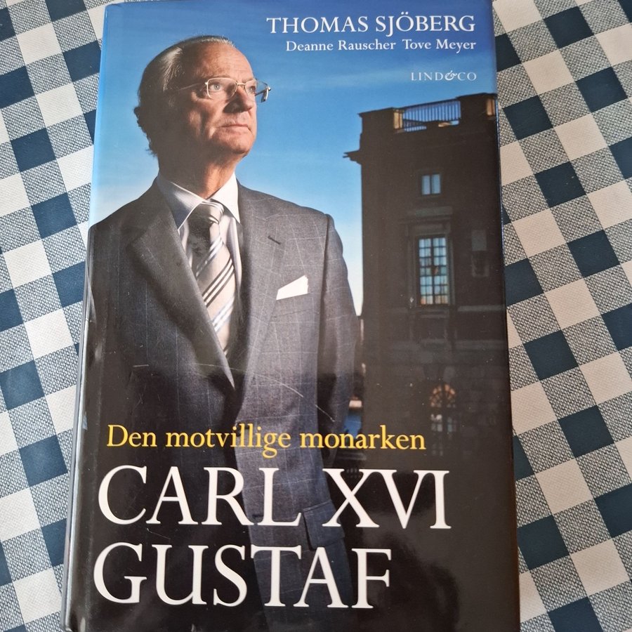 Se produkter som liknar Den motvillige monarken Carl .. på Tradera ...
