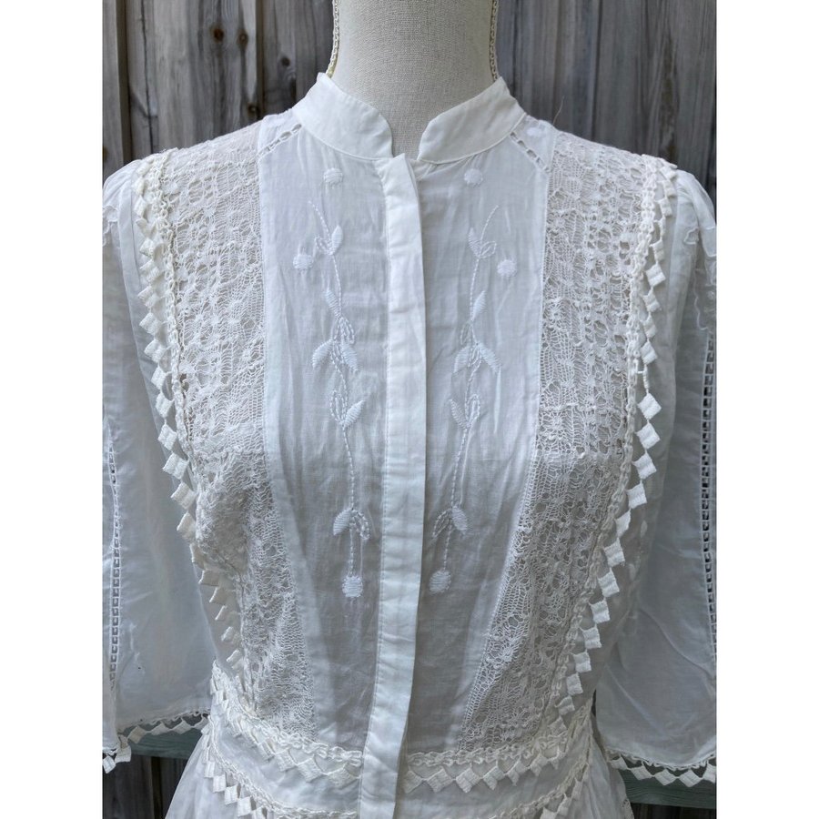 Tjusig vit blus med spets och broderier / midso.. | Köp på Tradera ...