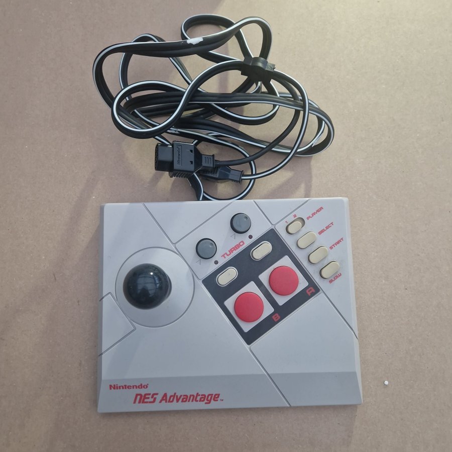 Se produkter som liknar Nintendo NES Advantage Joystick på Tradera (701276777)