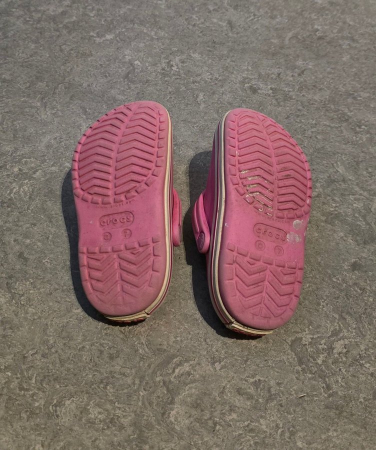 Se produkter som liknar Crocs stl 23 på Tradera (710822427)