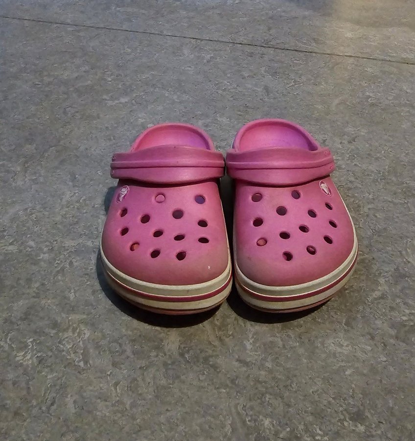 Se produkter som liknar Crocs stl 23 på Tradera (710822427)