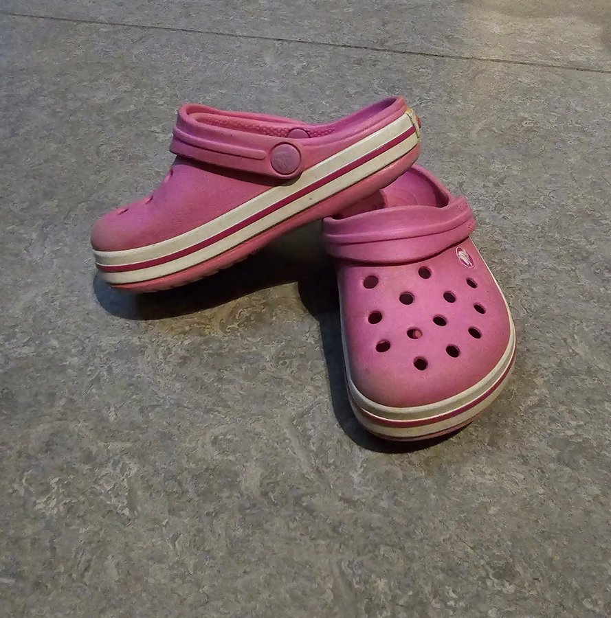 Se produkter som liknar Crocs stl 23 på Tradera (710822427)