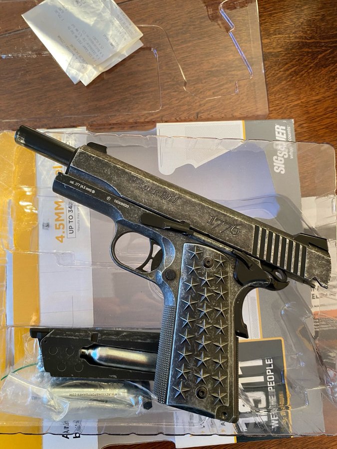 Sig Sauer 1911 "We The People" CO2 BB-Gun | Köp på Tradera (713642809)