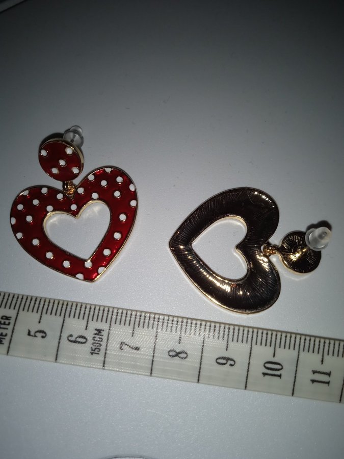 Örhängen hjärta röd vit prickig Rockabilly Ragg.. | Köp på Tradera ...