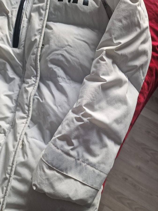 Underbar puffer parkas till dam, Helly hansen | Köp på Tradera (709741172)