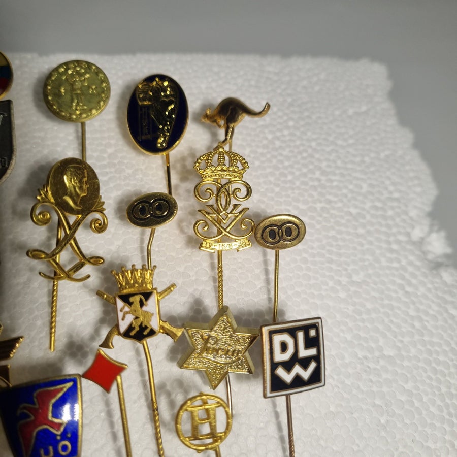 Se produkter som liknar Samling av Pins och Märken på Tradera (712418756)