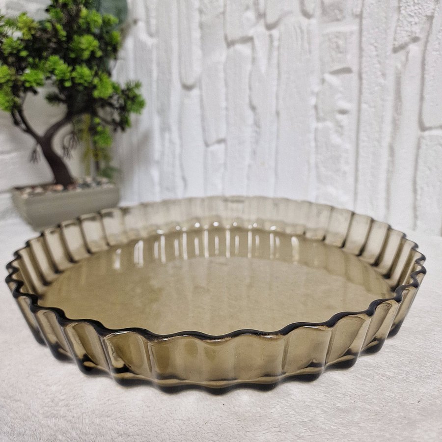 Vintage Arcopal France Smoked Glass Fluted Tart.. | Köp på Tradera ...