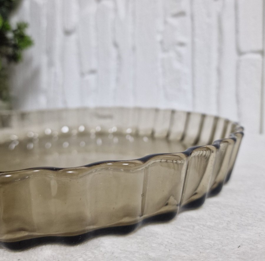 Vintage Arcopal France Smoked Glass Fluted Tart.. | Köp på Tradera ...