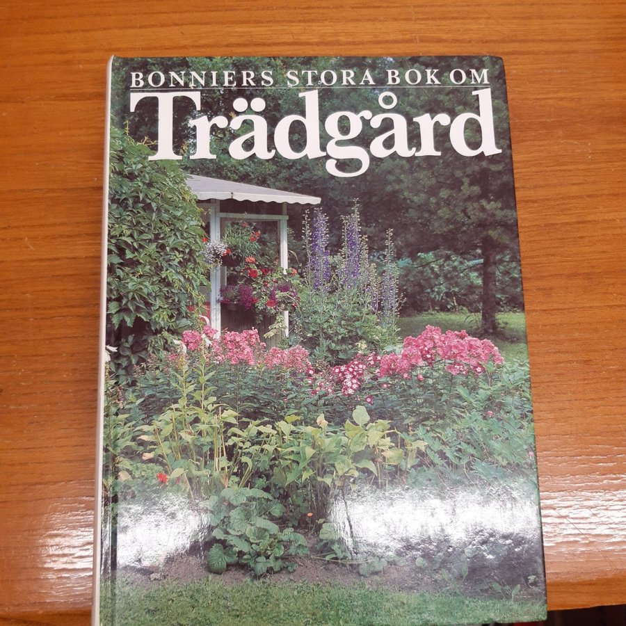 Se produkter som liknar Bonniers stora bok om trädgård på Tradera ... Se produkter som liknar Bonniers stora bok om trädgård på Tradera ...
