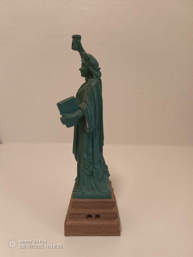 Grand Theft Auto IV (GTA 4) Statue of Happiness | Köp på Tradera ...